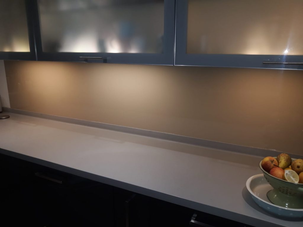 Andrew Farrant - 354fb859-1238-4260-a7d7-f01d87227f9c - Splashbacks ...